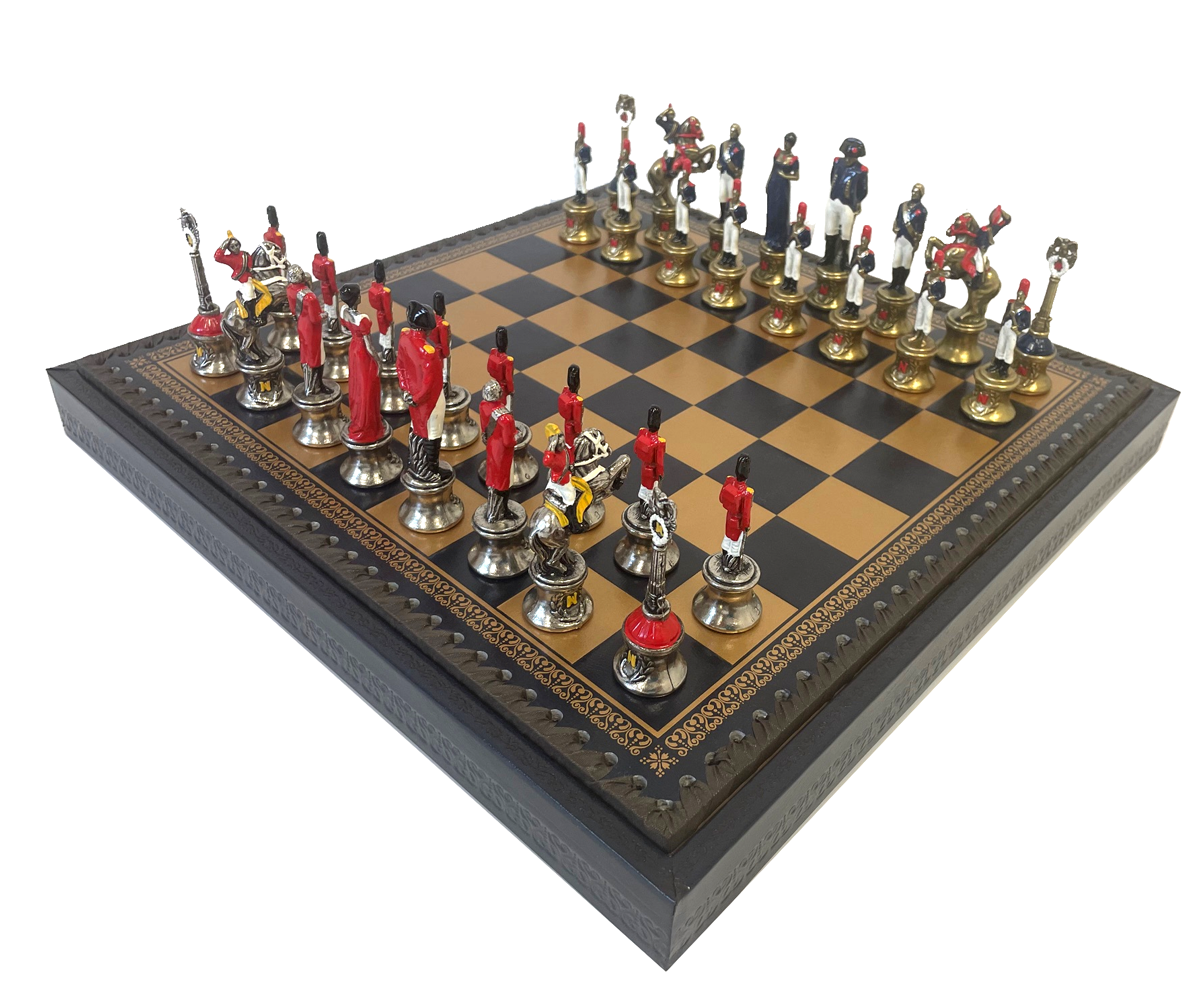 Schachfiguren mit passenden Schachbrettern